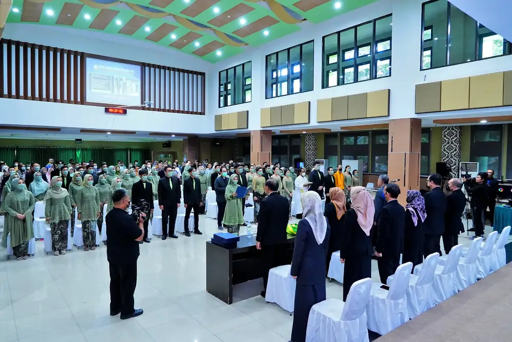 Fakultas Kedokteran UNS | FK UNS Lantik dan Ambil Sumpah 64 Dokter Baru pada Sumpah Dokter FK ...