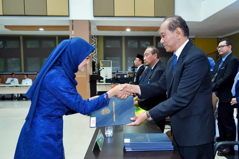 Fakultas Kedokteran UNS | FK UNS Melantik dan Mengambil Sumpah 72 Dokter Baru