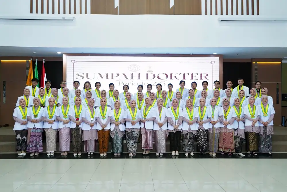 Fakultas Kedokteran UNS | FK UNS Melantik dan Mengambil Sumpah 59 Dokter Baru Periode 225