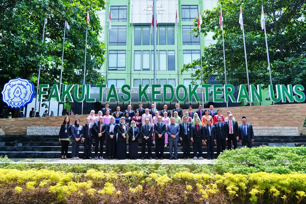 Fakultas Kedokteran UNS | FK UNS Melepas 25 Dokter Spesialis Baru Periode Februari 2024