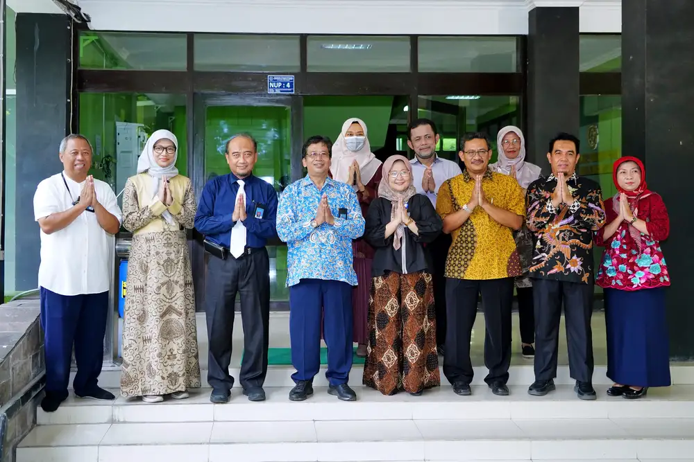 Fakultas Kedokteran UNS | Hari Pertama Masuk Kerja, Pimpinan FK UNS Kunjungi Unit-Unit di ...