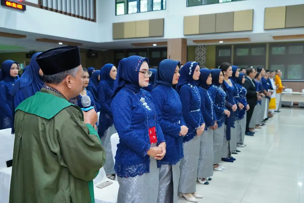 Fakultas Kedokteran UNS | FK UNS Melantik dan Mengambil Sumpah 72 Dokter Baru