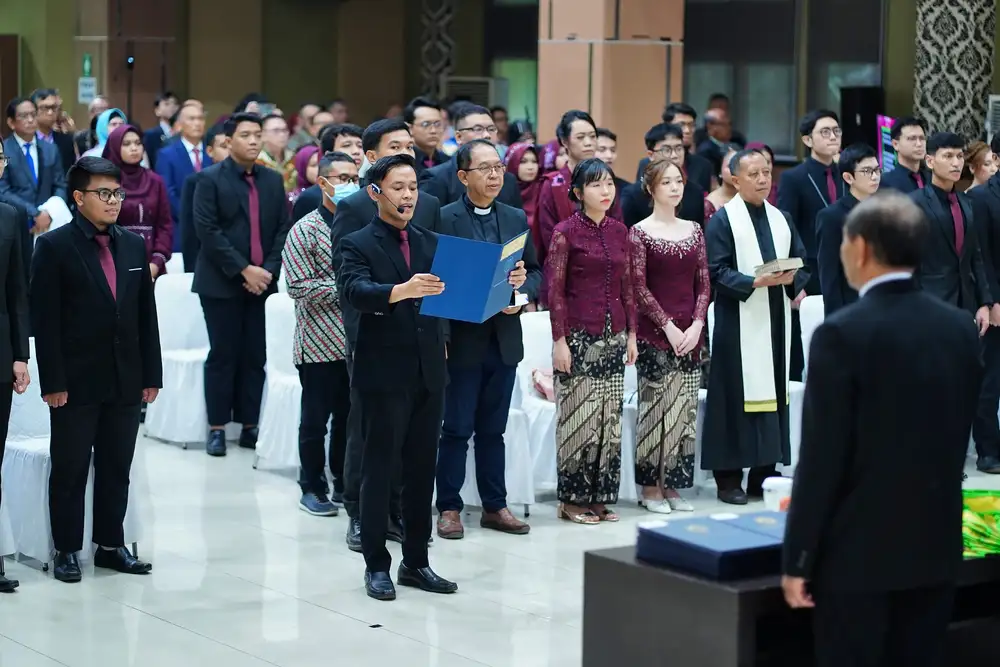 Fakultas Kedokteran UNS | FK UNS Melantik dan Mengambil Sumpah 60 Dokter Baru