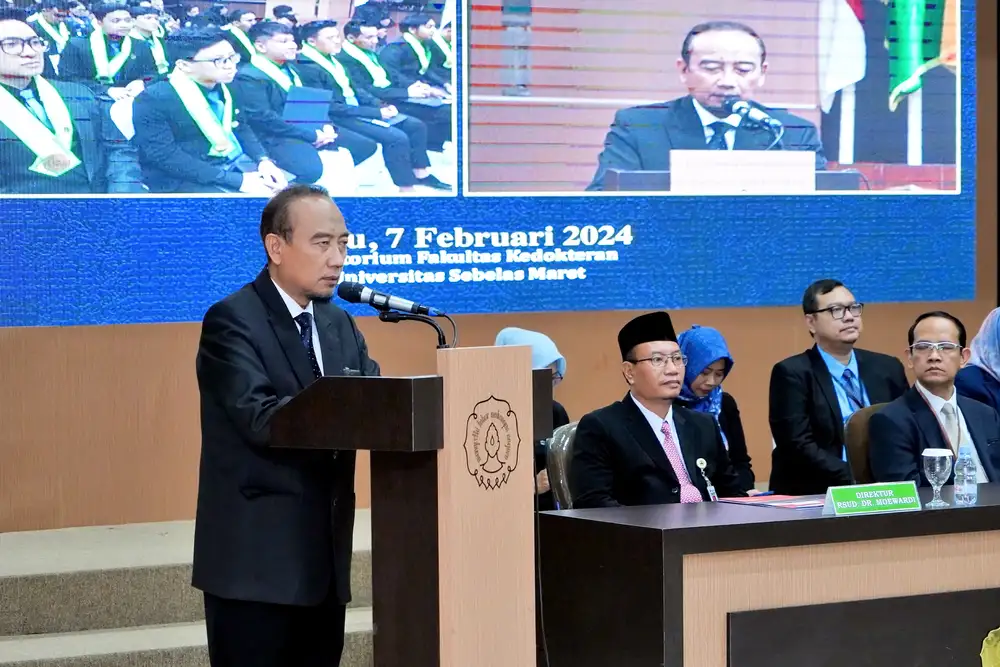 Fakultas Kedokteran UNS | FK UNS Melantik dan Mengambil Sumpah 72 Dokter Baru