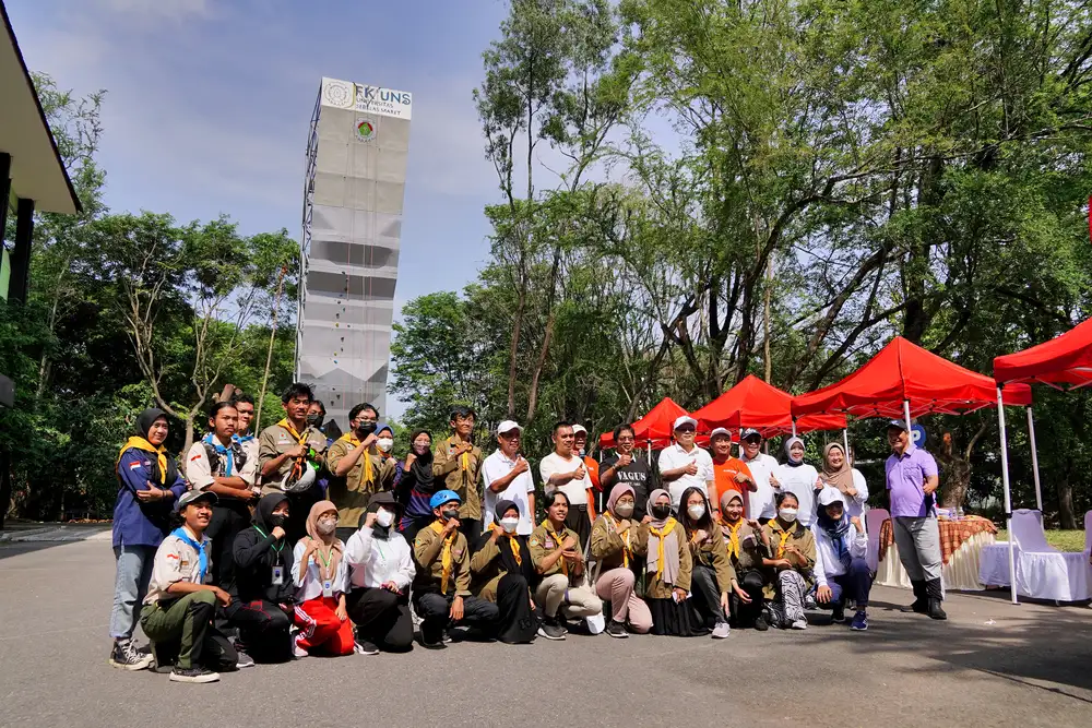Fakultas Kedokteran UNS | Wall Climbing FK UNS sebagai Fasilitas Penunjang Penyaluran Minat ...