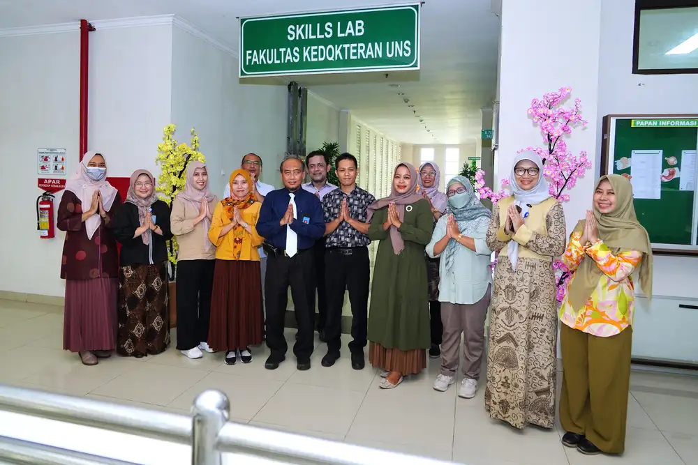 Fakultas Kedokteran UNS | Hari Pertama Masuk Kerja, Pimpinan FK UNS Kunjungi Unit-Unit di ...