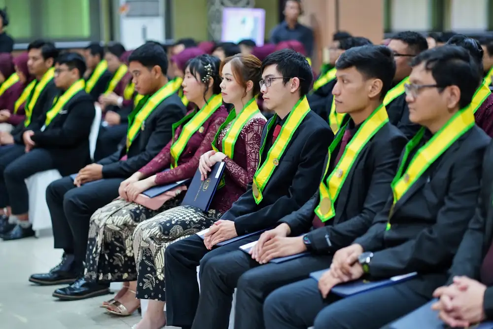 Fakultas Kedokteran UNS | FK UNS Melantik dan Mengambil Sumpah 60 Dokter Baru