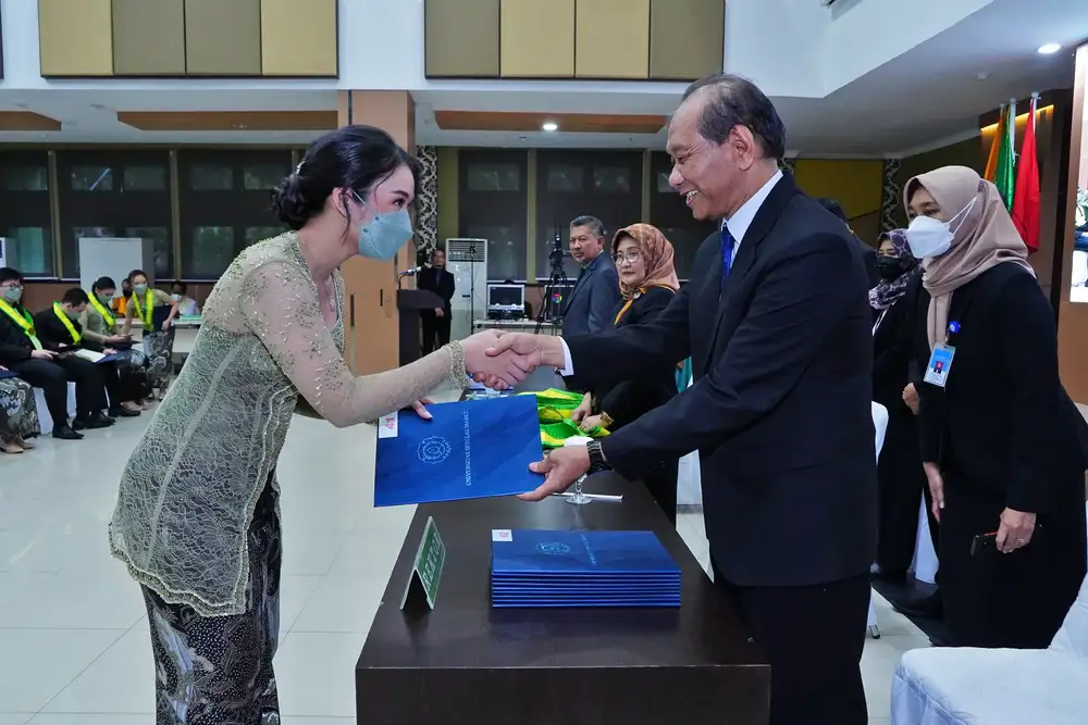 Fakultas Kedokteran UNS | FK UNS Lantik dan Ambil Sumpah 64 Dokter Baru pada Sumpah Dokter FK ...