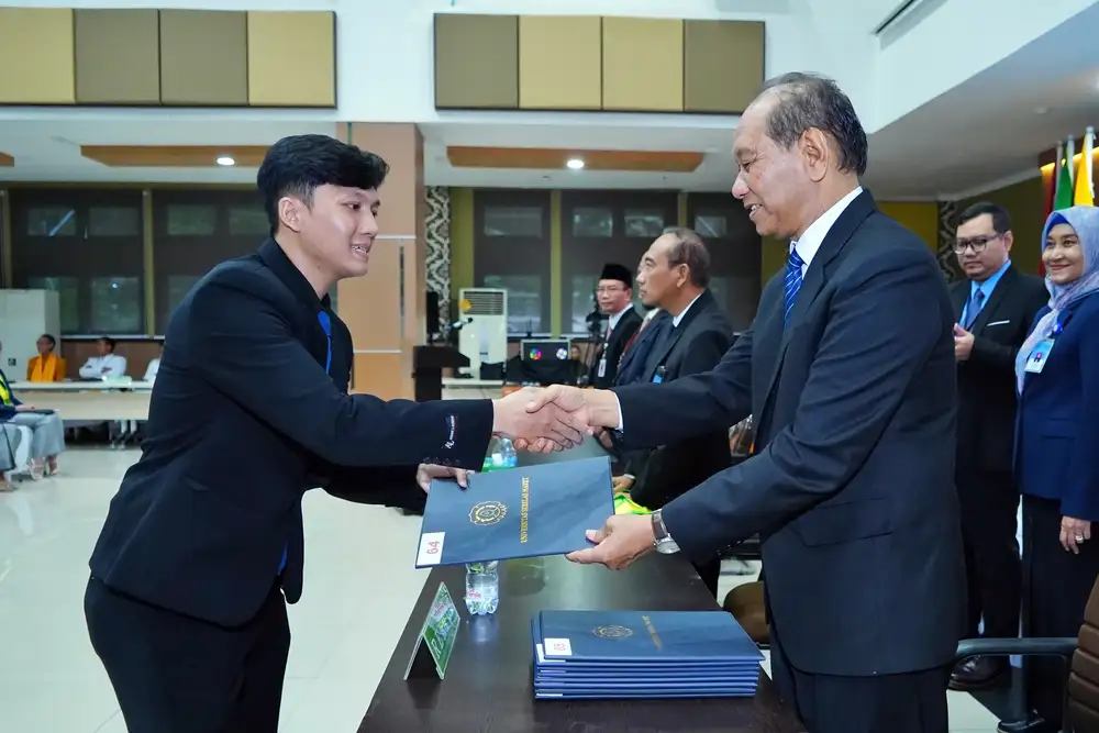 Fakultas Kedokteran UNS | FK UNS Melantik dan Mengambil Sumpah 72 Dokter Baru