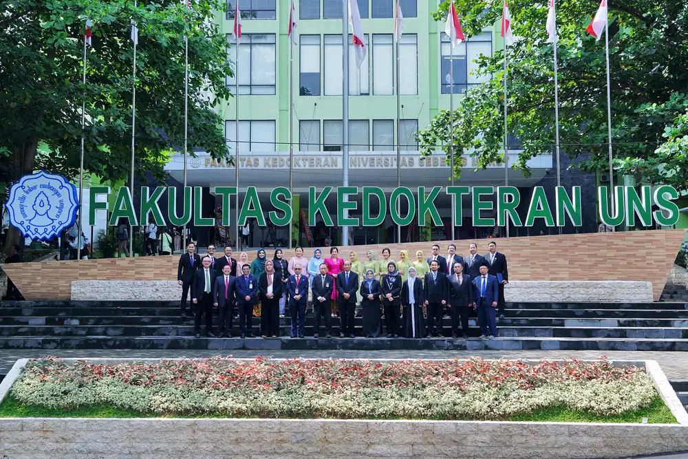 Fakultas Kedokteran UNS | FK UNS Kembali Luluskan 18 Orang Dokter Spesialis Baru